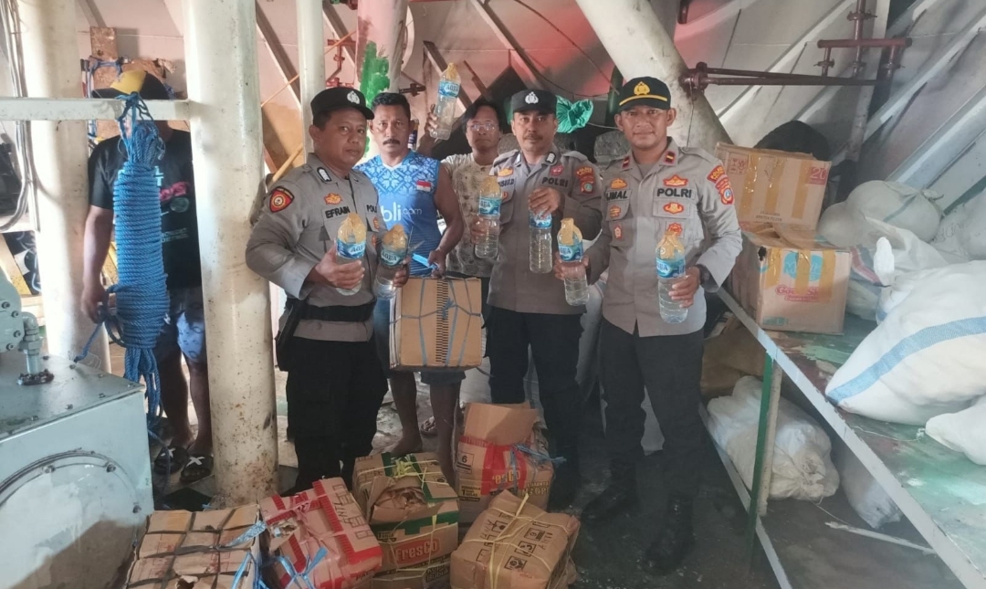 985 Botol Cap Tikus diamankan Dari KM Sabuk Nusantara - ChannelSulawesi.id