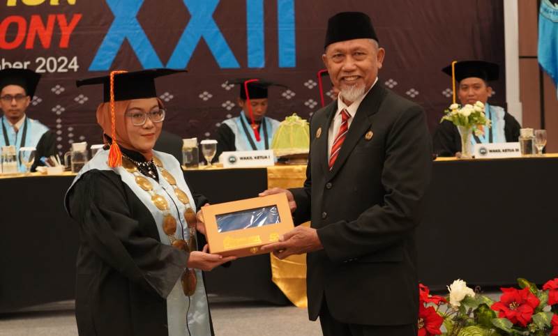 Wisuda XXII STMIK Adhi Guna Palu, Usman Sebut Dunia Kini Masuk Era VUCA - ChannelSulawesi.id