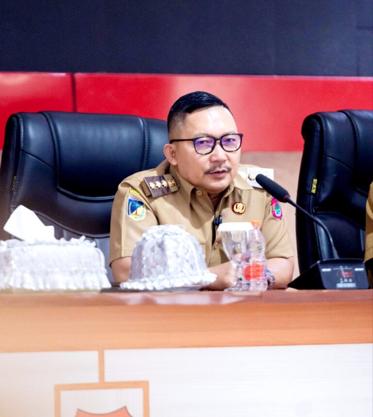 Serahkan DPA-SKPD, Bupati Amirudin Dorong Optimalisasi Anggaran Tahun ...